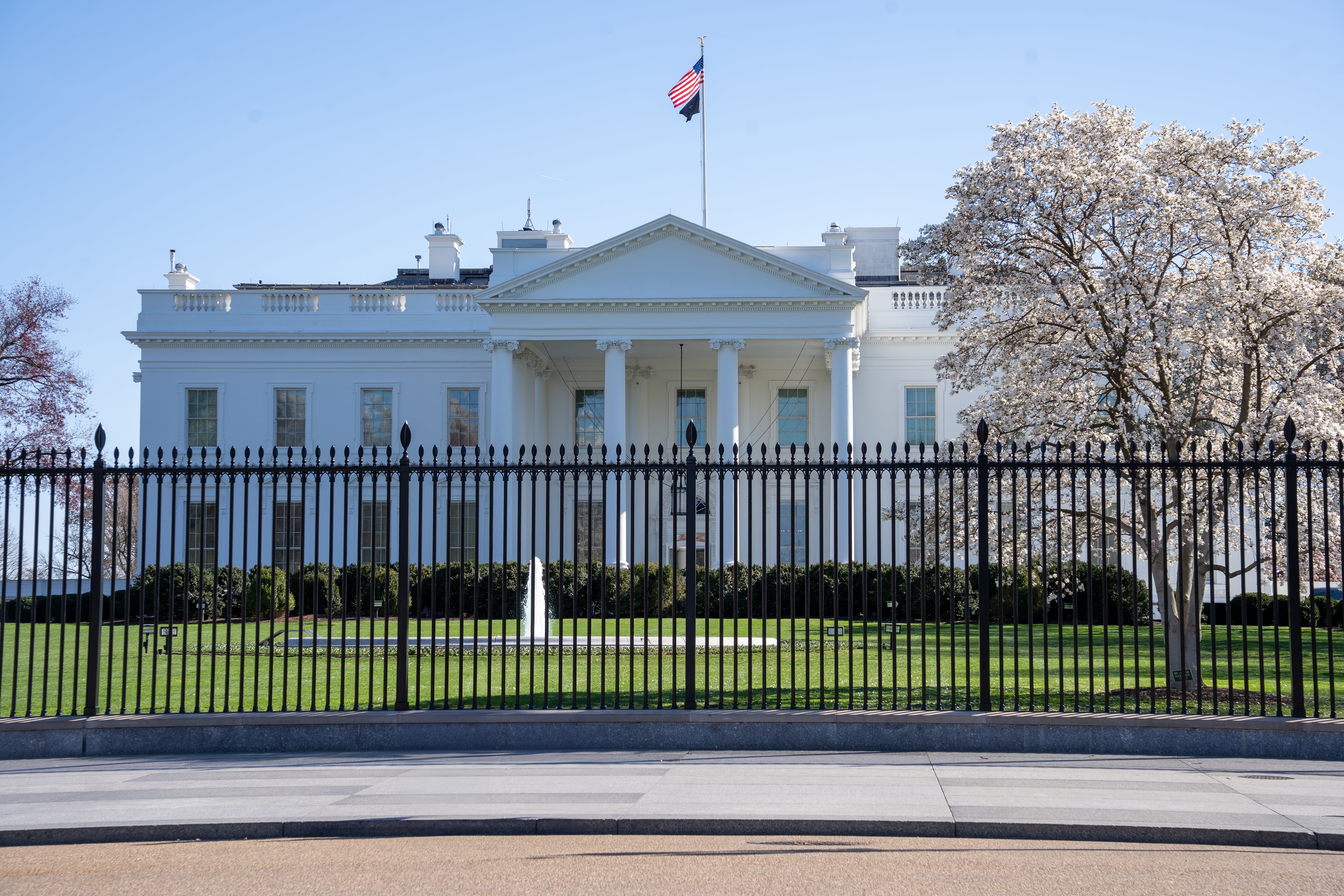 Trump signs executive order to dismantle Department of Education