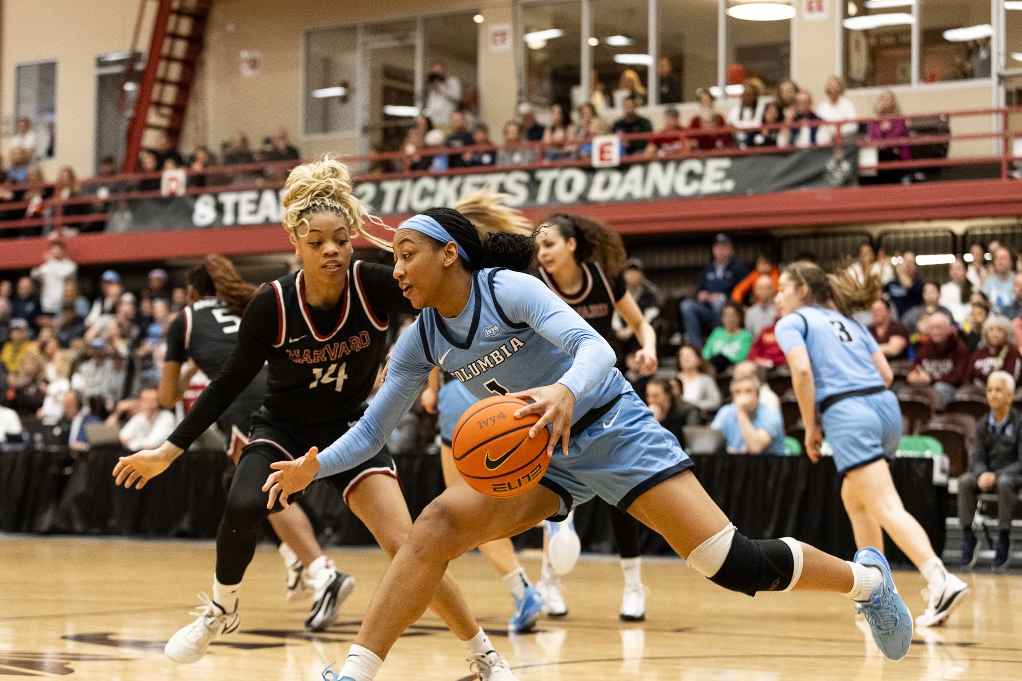 Women’s basketball narrowly defeats Harvard for first Ivy win