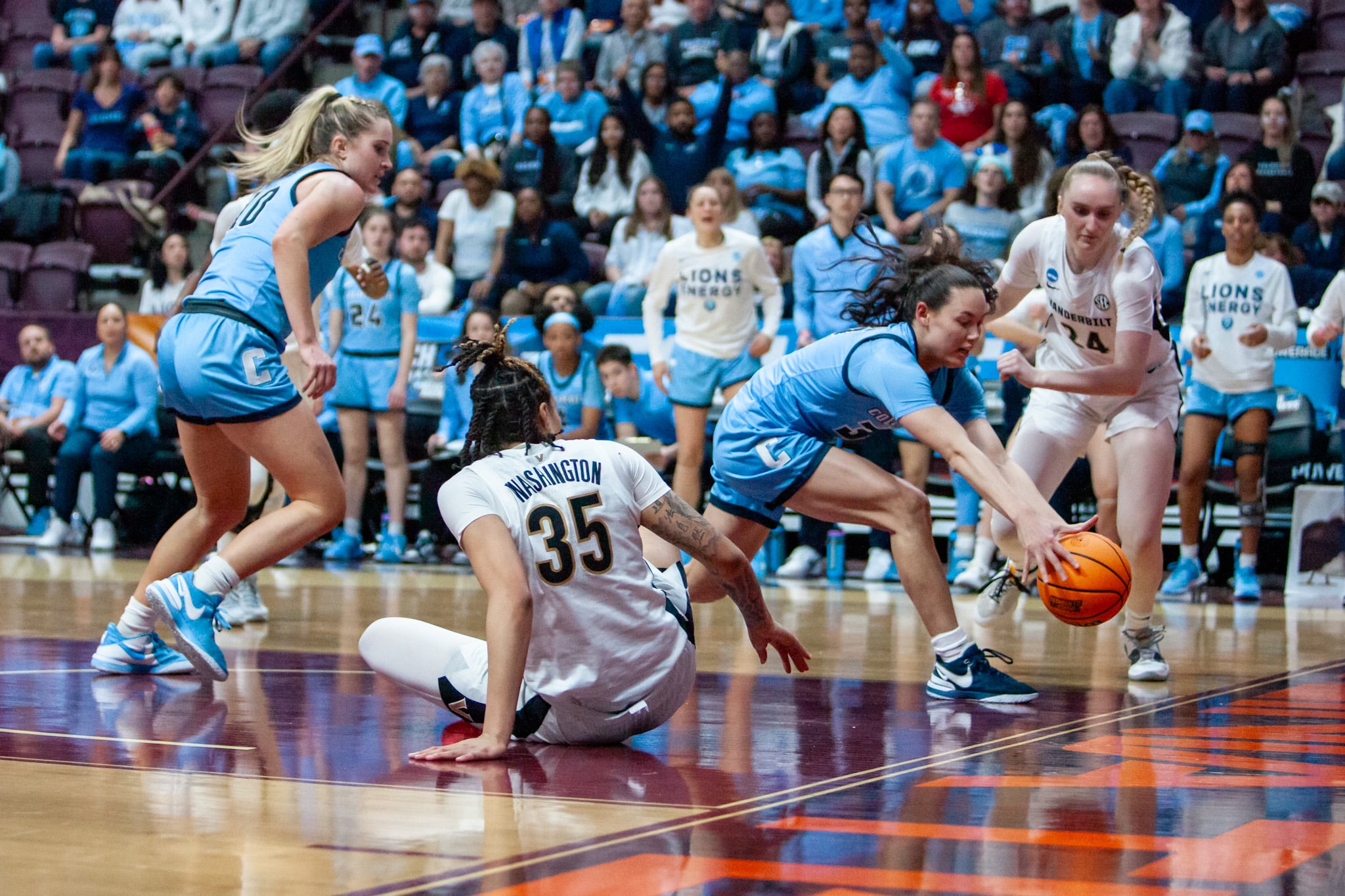 Women’s basketball ends March Madness run with 72-68 loss to Vanderbilt